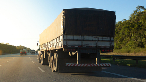 Heavy vehicles traffic on Brazilian highways rebounds | CEIC